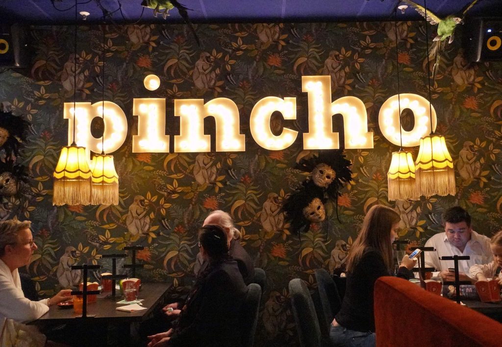 Promising Pomp with Pommes and Acts for an App – "Pincho Nation" guests ...