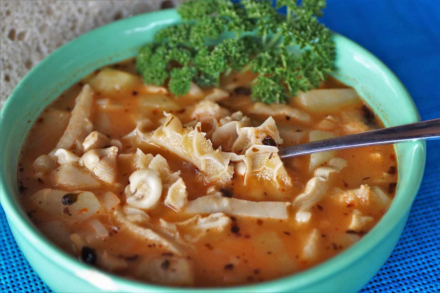 Saure Kutteln in süßen Schüsseln - Flecksuppe macht nicht nur satt ...
