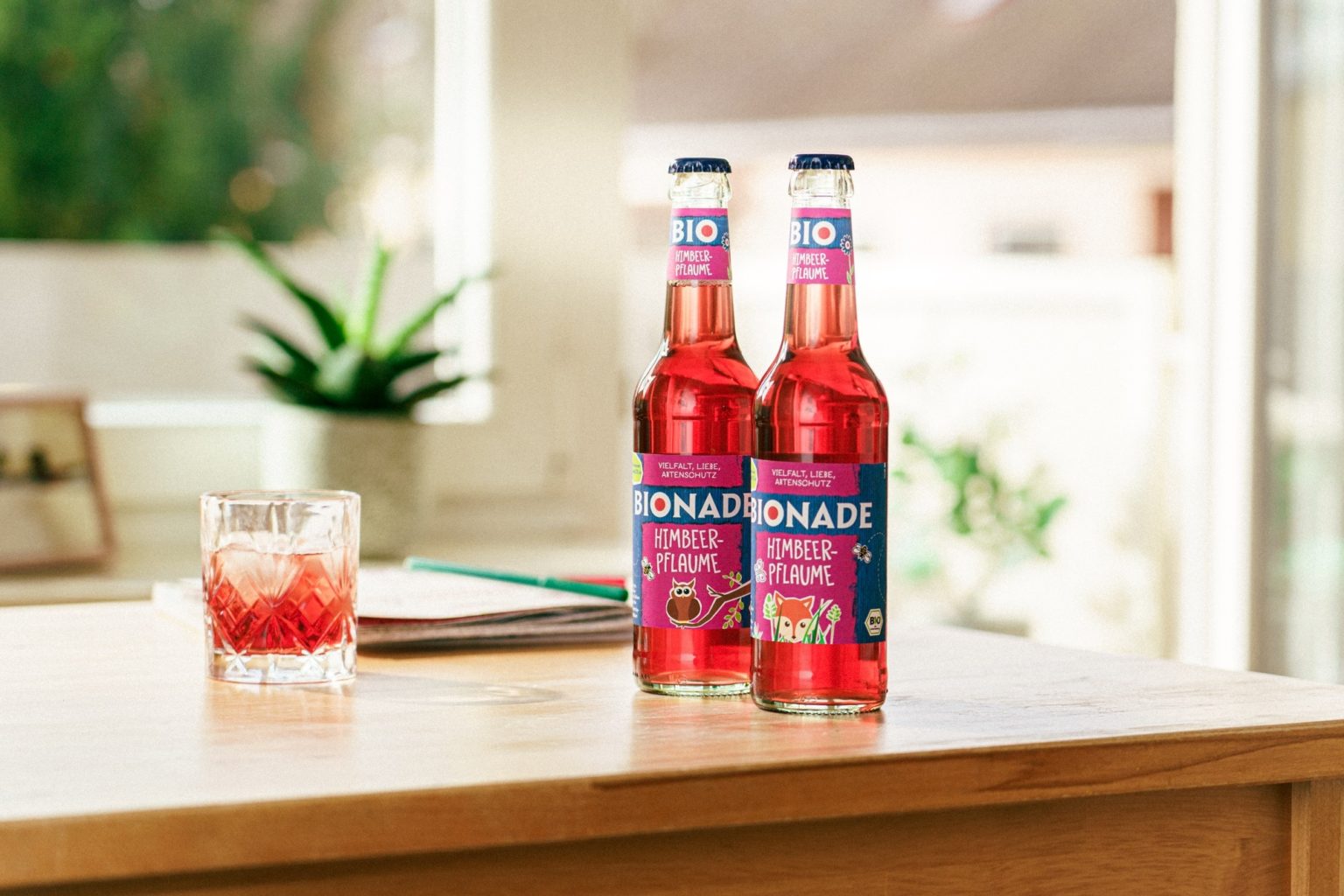 Die Bionade-Sonderedition Nummer 2 ist da - Mit der Sorte Himbeer-Pflaume für die Vielfalt ...